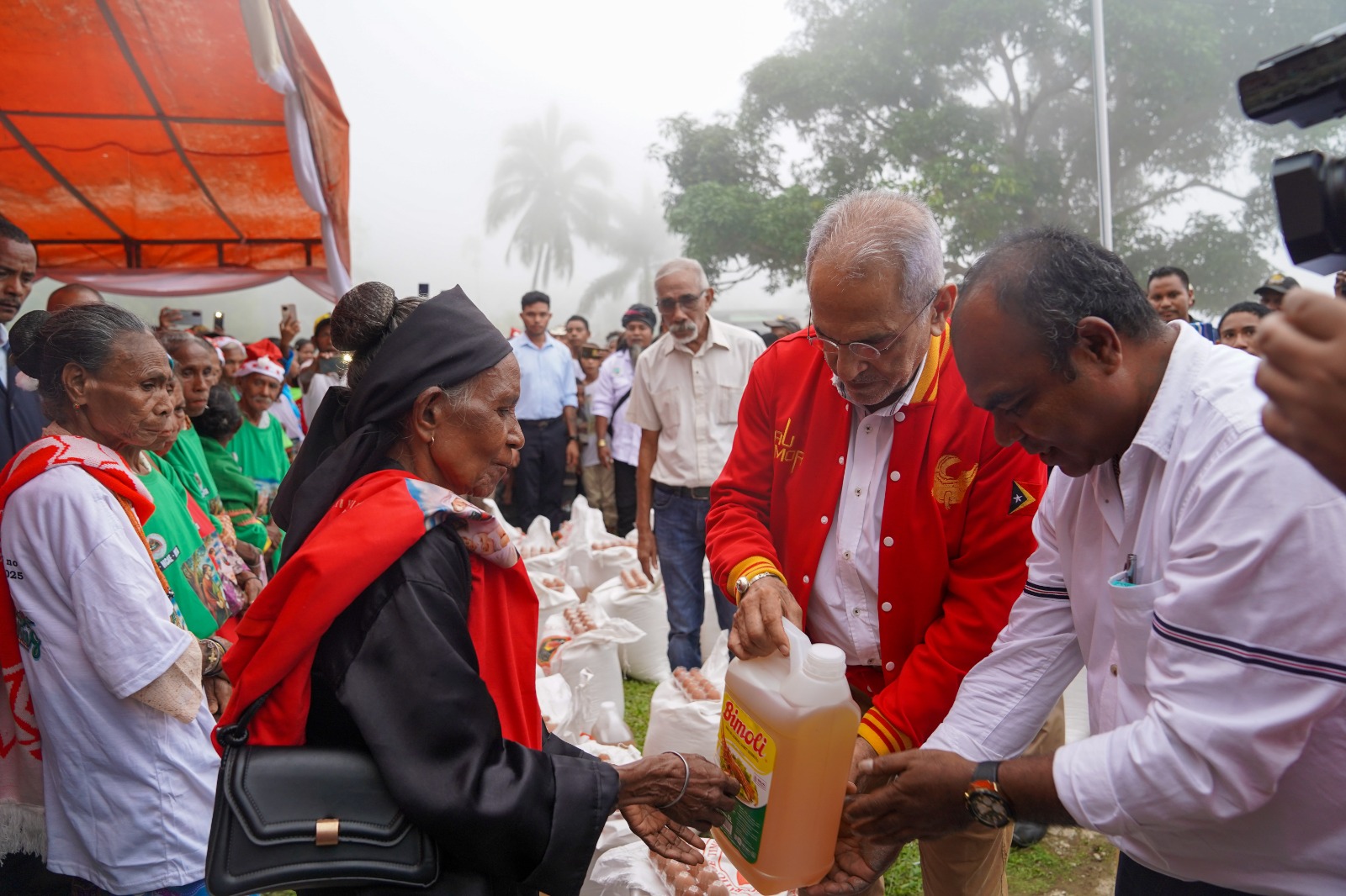 PR Distribui Nesesidade Báziku Ba Família 200 Iha Talitu - Loluwari