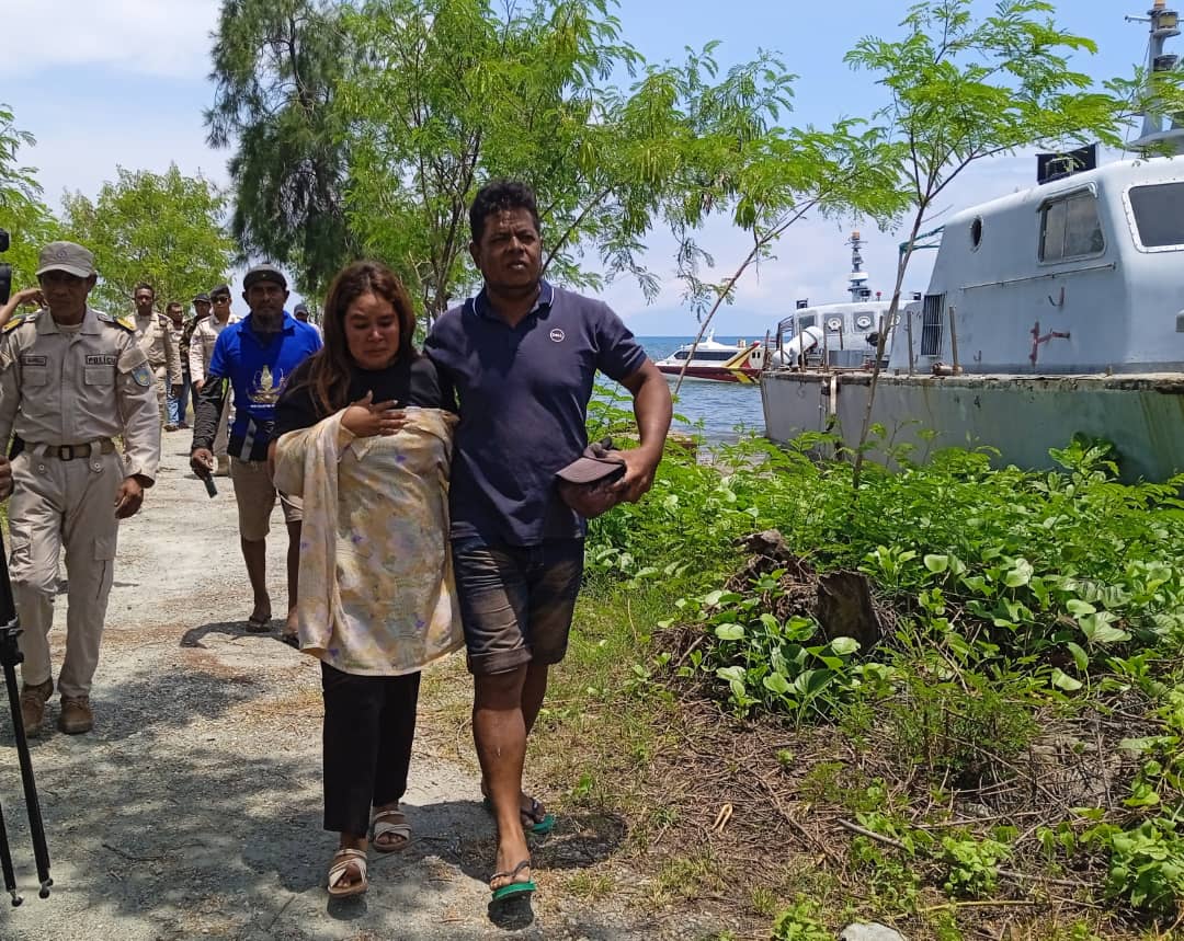 Autoridade Indonésia Entrega Hikas Timor Oan Luis Mendes Hafoin Mosu ...