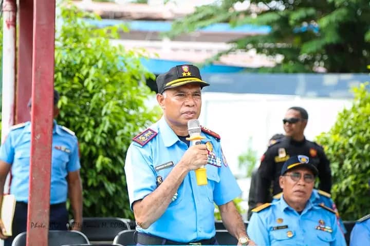 Maske Membru PNTL Menuz Fasilidade Maibé La Sai Bareira Atu Hala’o Sira ...