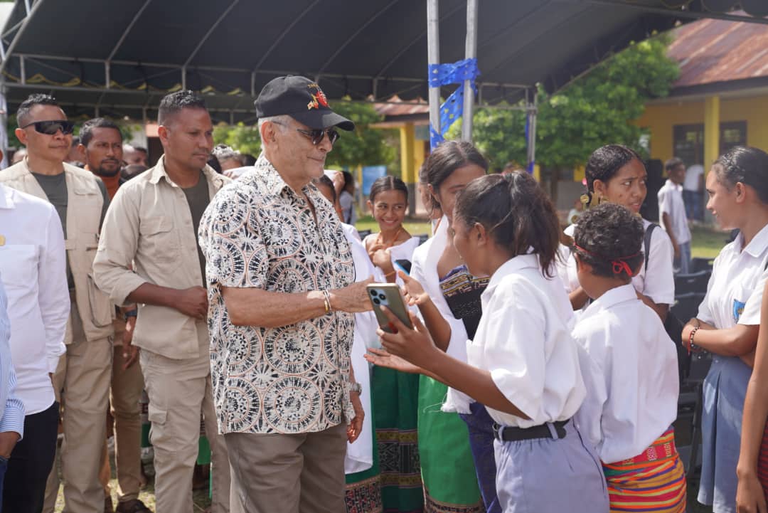 PR Husu Estudante Sira Aprende Lingua Ingles-Portugues - Loluwari