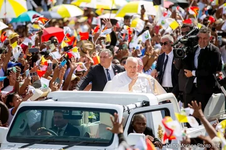Xefe Estadu Husu Governu TL Lutu Semana Ida Ba Papa Francisco Nia Mate ...